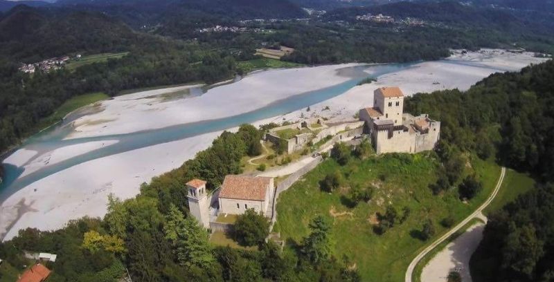 RAGOGNA (Ud). Antiche strutture della chiesa di San Pietro in Castello ...