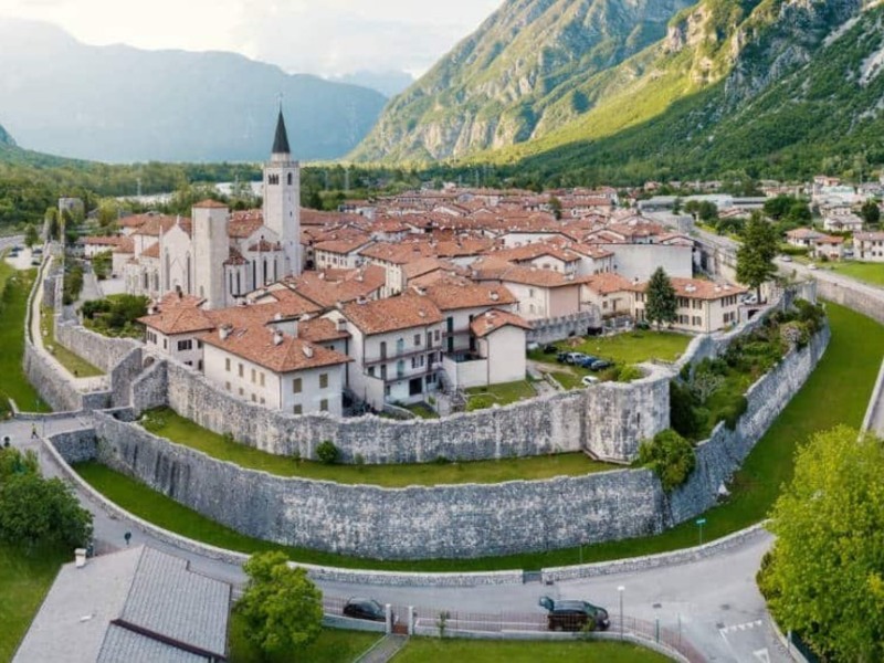 VENZONE (Ud). Città medievale fortificata. - Archeocarta del Friuli ...